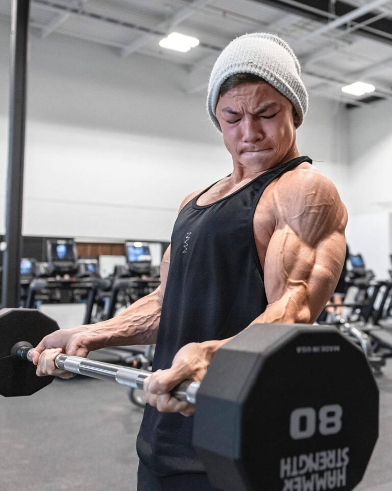 Tristyn Lee Joins Derek Lunsford for Shoulder Workout - Tikkay Khan