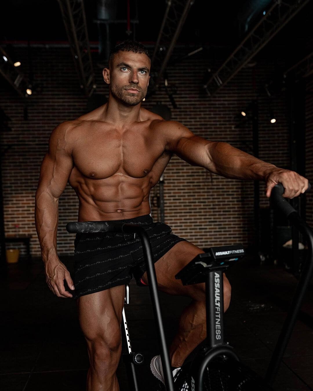 Mike Thurston Diet Plan and Workout Routine (September 2025) Tikkay Khan