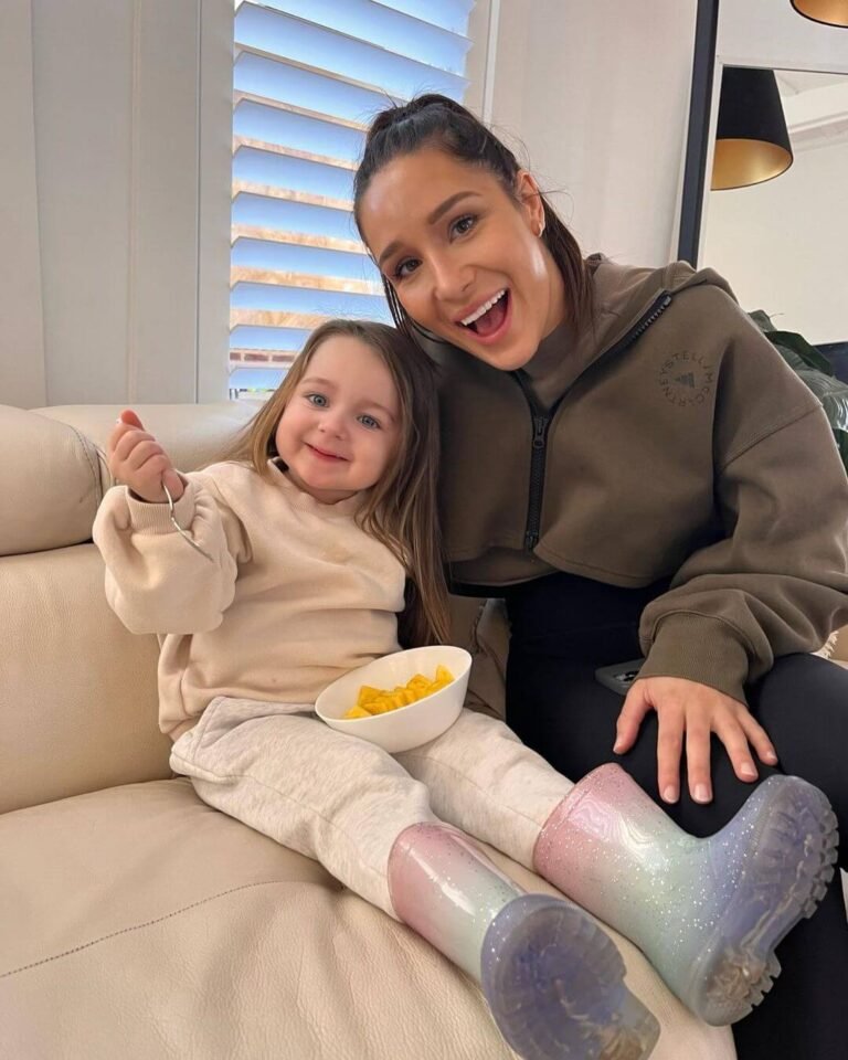 Kayla Itsines Diet Plan and Workout Routine (October 2025) Tikkay Khan