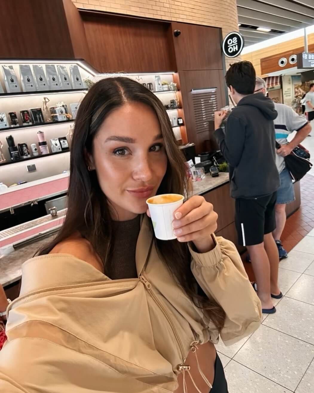 Kayla Itsines Diet Plan and Workout Routine (October 2025) Tikkay Khan